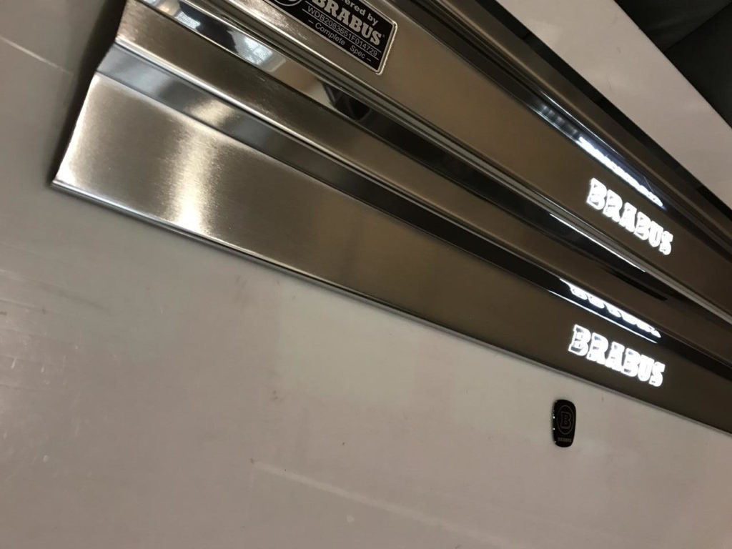 Door sills BRABUS Style Mercedes-Benz W208. — Drezcar