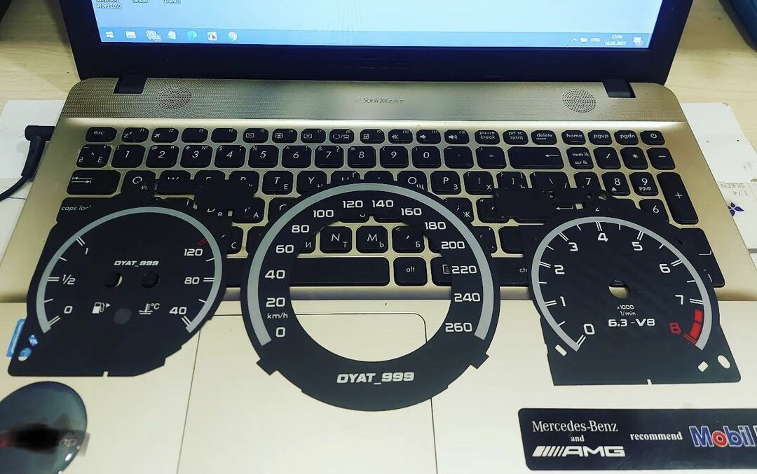 Custom dials speedometer for Mercedes-Benz W212. — Drezcar